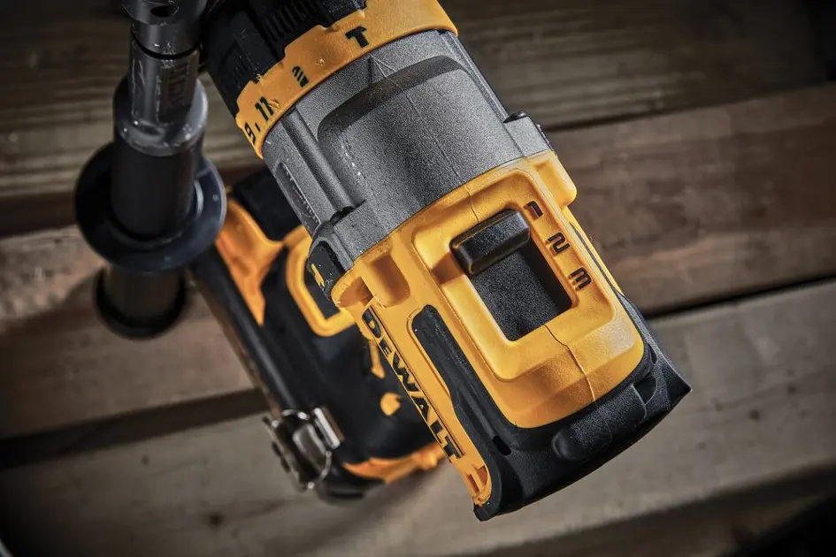 DeWALT Werkzeuge - 18V Akku-Schlagbohrmaschine, 2x 5,0 Ah Akkus DCD999H2T | Sanitino.de