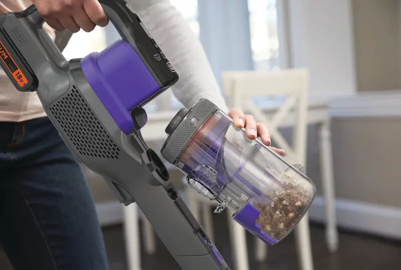 BLACK+DECKER - 18V AKU tyčový vysavač, 1x aku 2,0 Ah Li-Ion, nabíječka BHFEV182CP-QW | Sanitino.cz