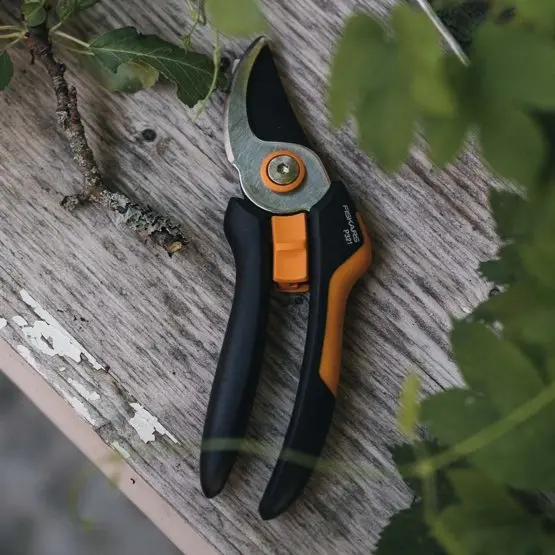 FISKARS Outils de jardinage - Sécateur traditionnel pour arbustes ...